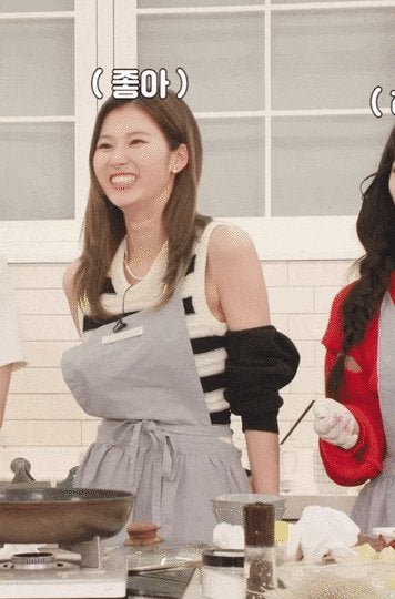 Aggressively happy Sana! - PTKOREA