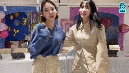 221020 - MiNayeon ♥ (Mina and Nayeon) - PTKOREA