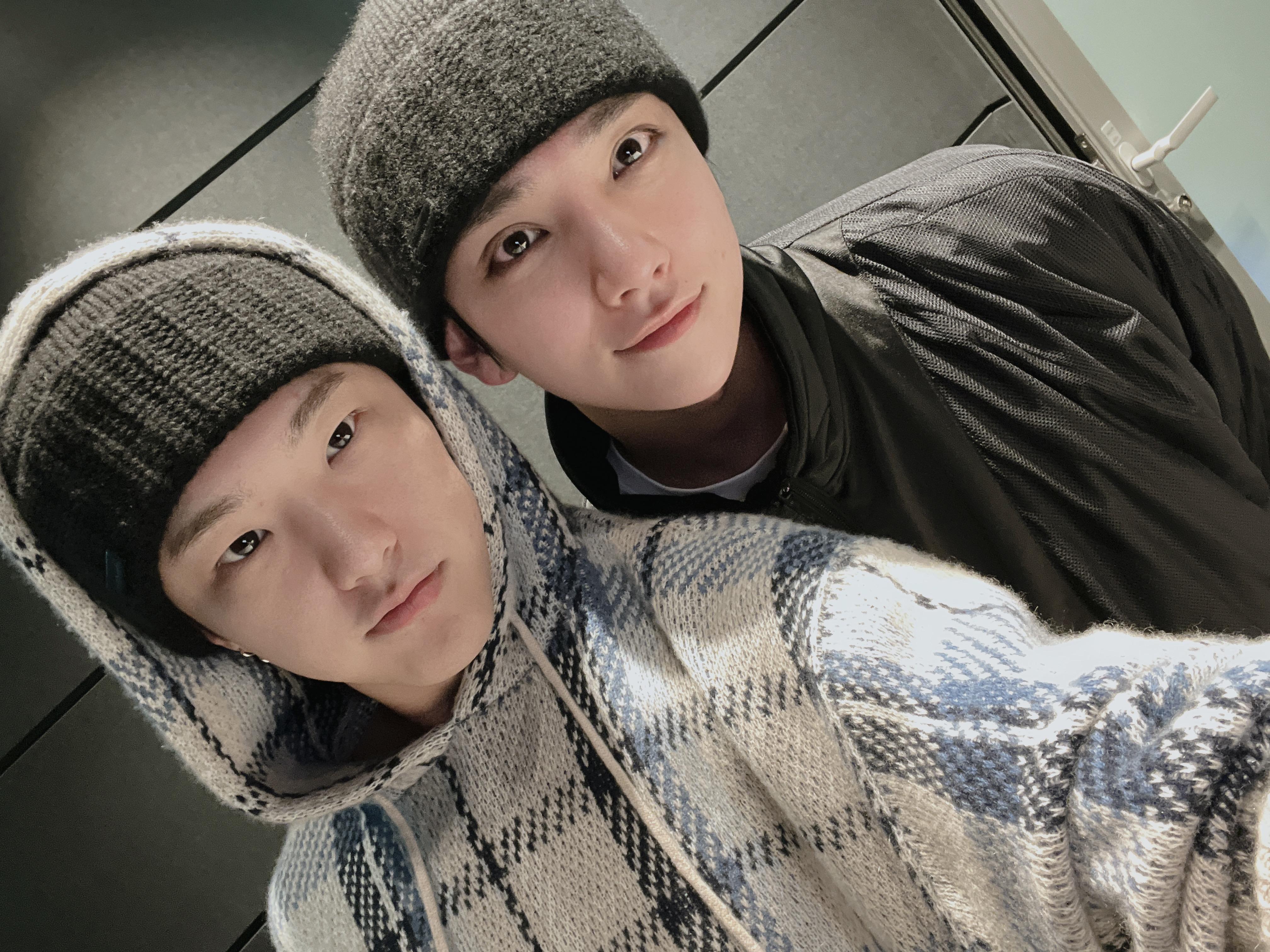 221026 JOSHUA Weverse Update: "Same hat ;)" - PTKOREA