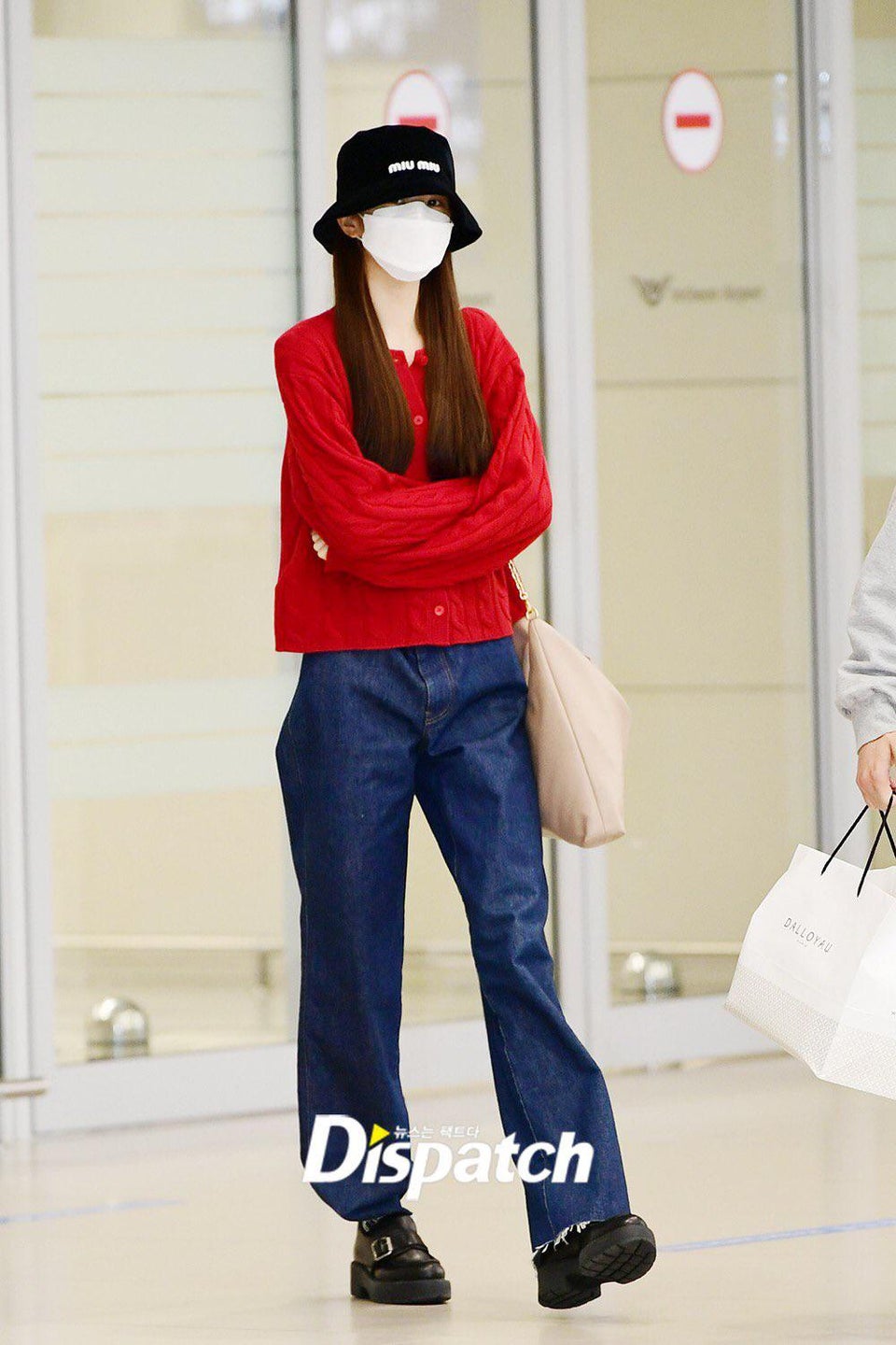 221006 Wonyoung at Incheon International Airport (Arrival from Paris ...