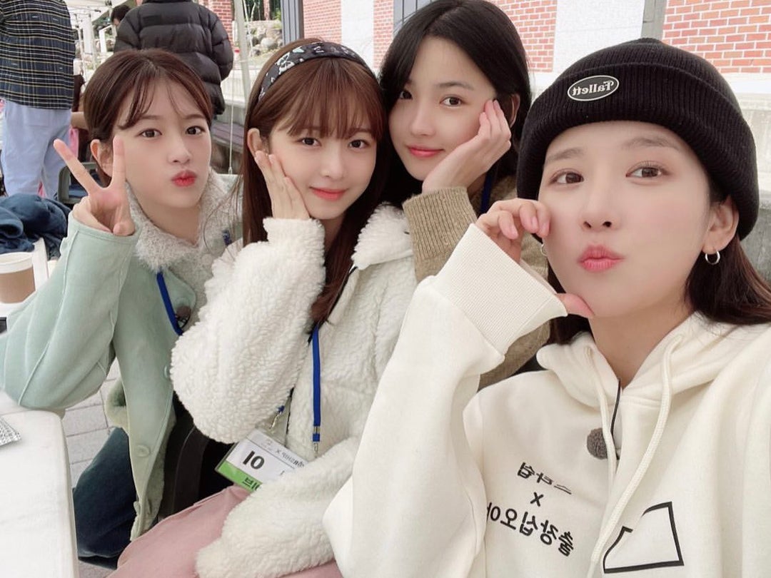 221121 WJSN Exy Instagram Story update with Yujin, Rei and actress Cheon Youngmin - PTKOREA