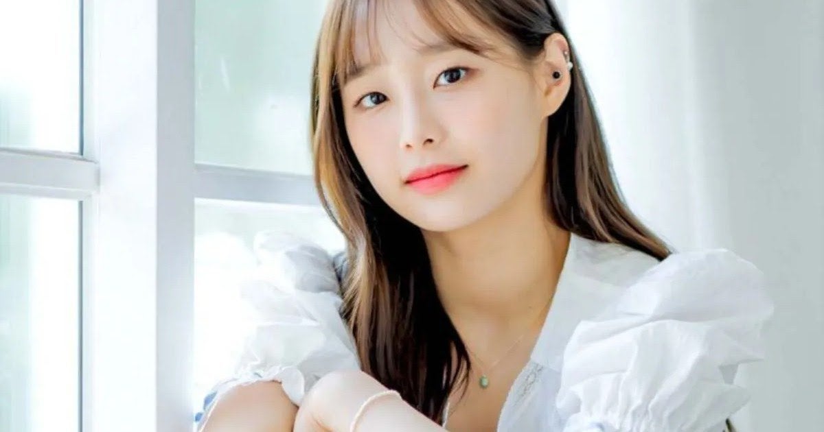 Chuu Has Reportedly Signed With BY4M Studio - PTKOREA