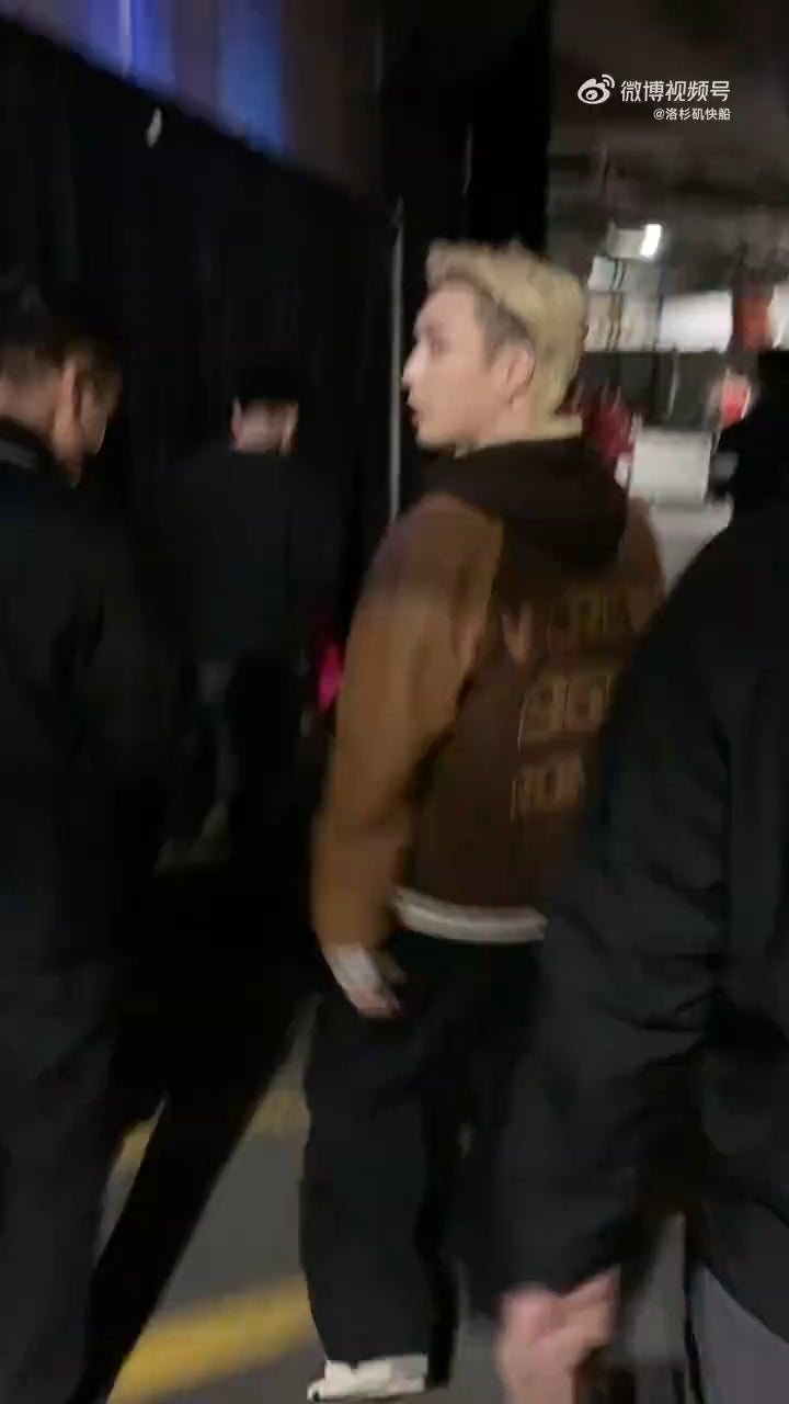 221110 LA Clippers Weibo Update with Lay - PTKOREA