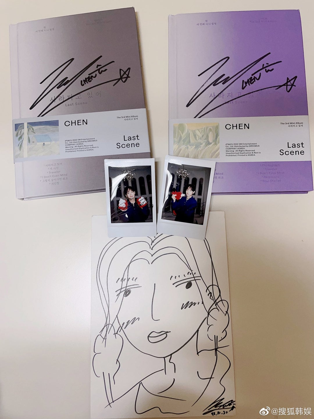 221228 SOHU Weibo Update with Chen; Chen signed albums, polaroid, and ...