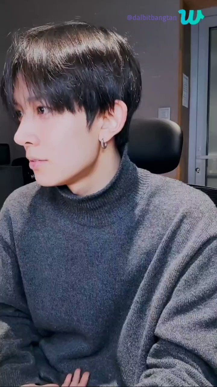 221221 ENHYPEN’s Heeseung sang “My Universe” and “Dreamers” in his ...