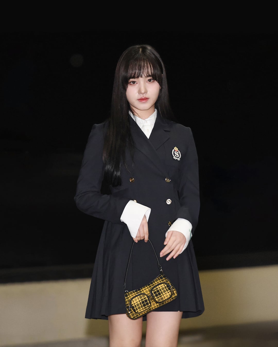 221215 Charles Keith Twitter update with Liz - PTKOREA