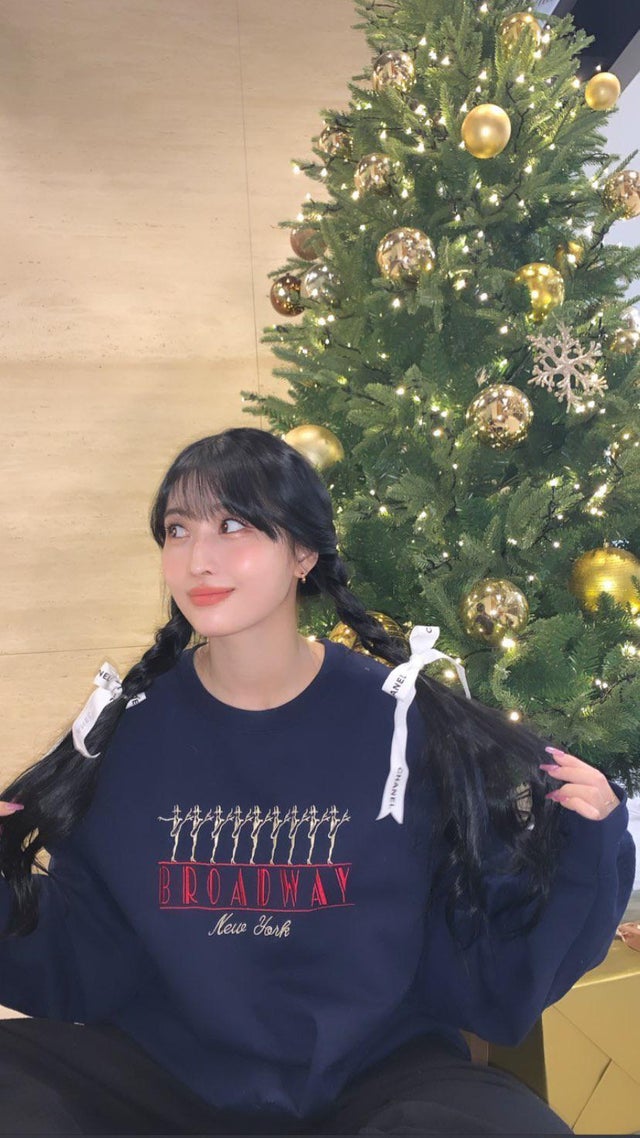 221225 Momo Instagram Stories Update - Momo understand the Christmas tree - PTKOREA