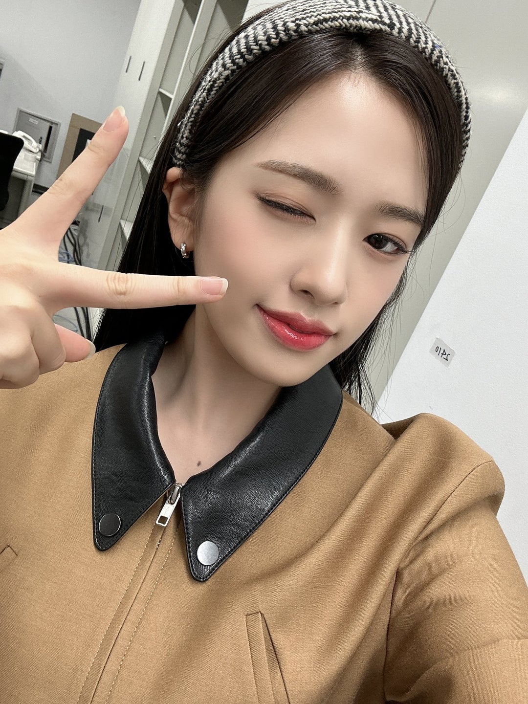 221202 IVE Official Japan Twitter Update with Yujin - PTKOREA