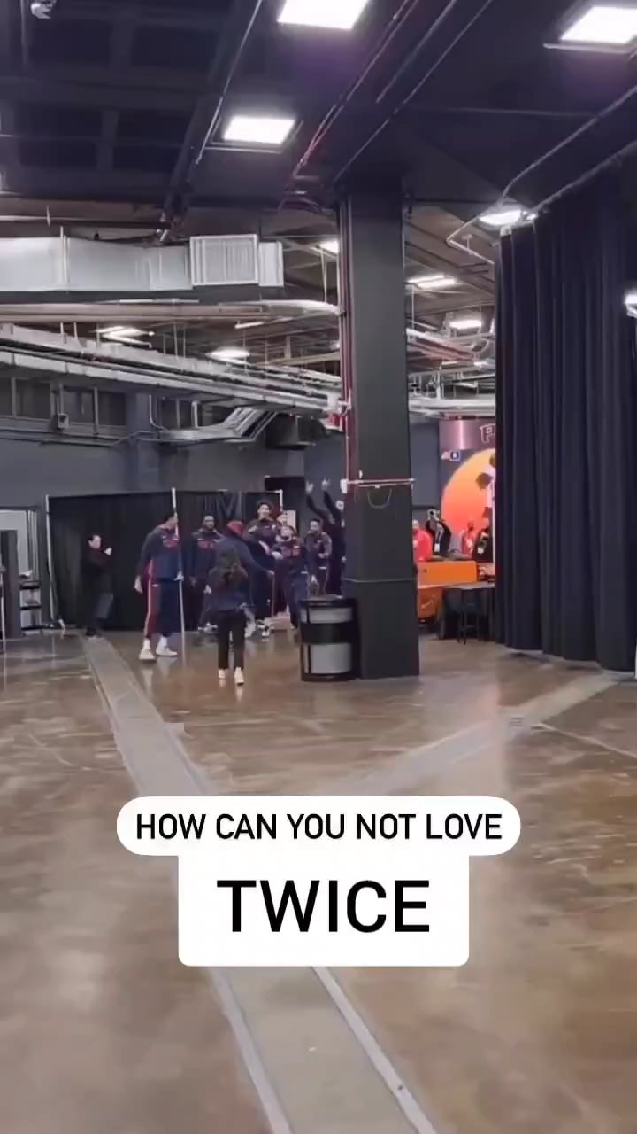 Me and the homies jamming to Twice. - PTKOREA