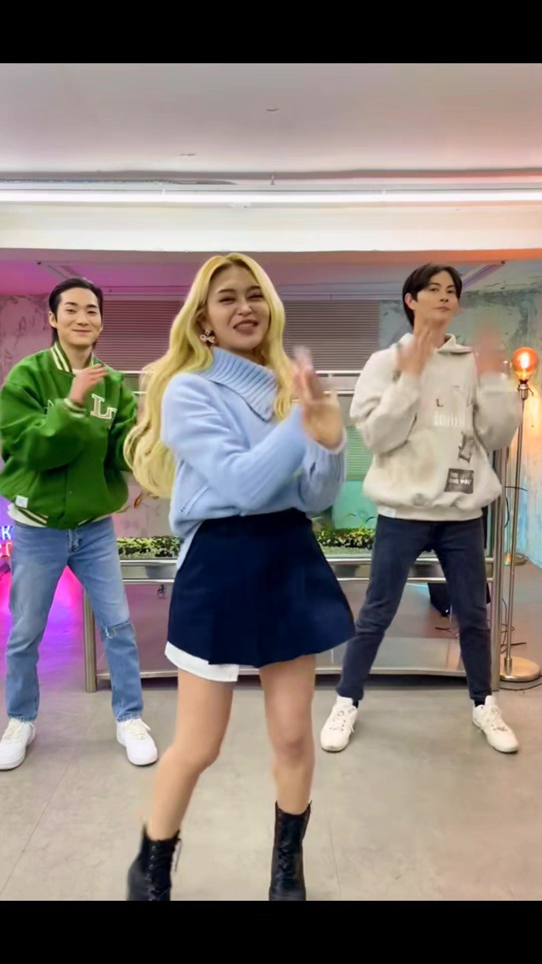 AleXa (w/ Korean Cowboys Kwak Aaron & Joel Jay Lane) - Back in Vogue ...