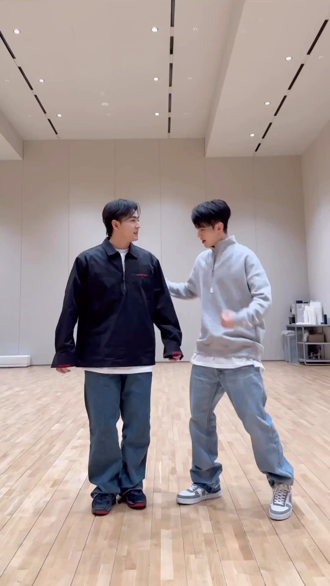 230210 Hoshi TikTok Update - Fighting Dance Challenge with Baekho - PTKOREA