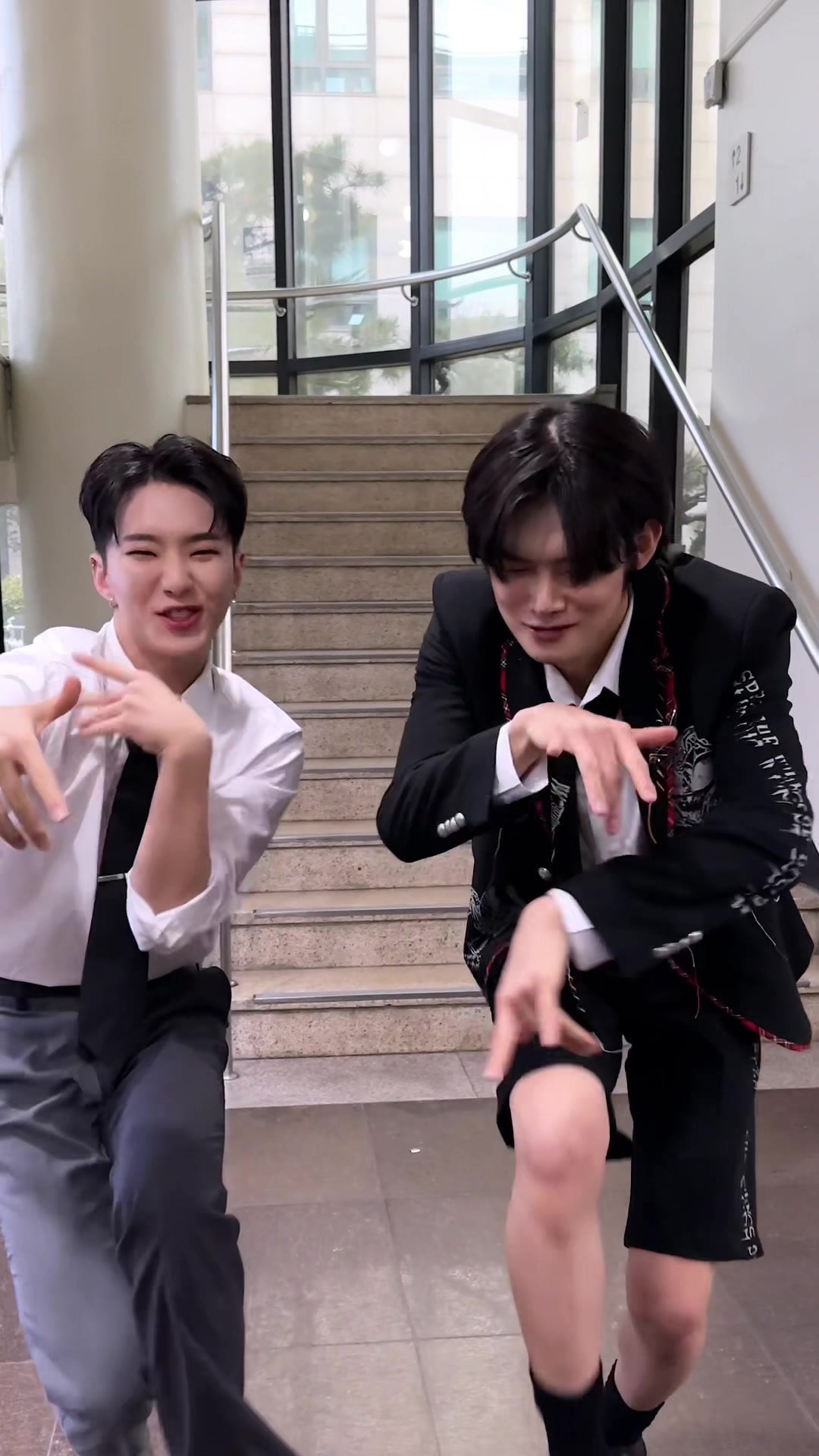 TXT (TOMORROW X TOGETHER) Yeonjun (with SEVENTEEN Hoshi) - Sugar Rush Ride (Dance Challenge ...