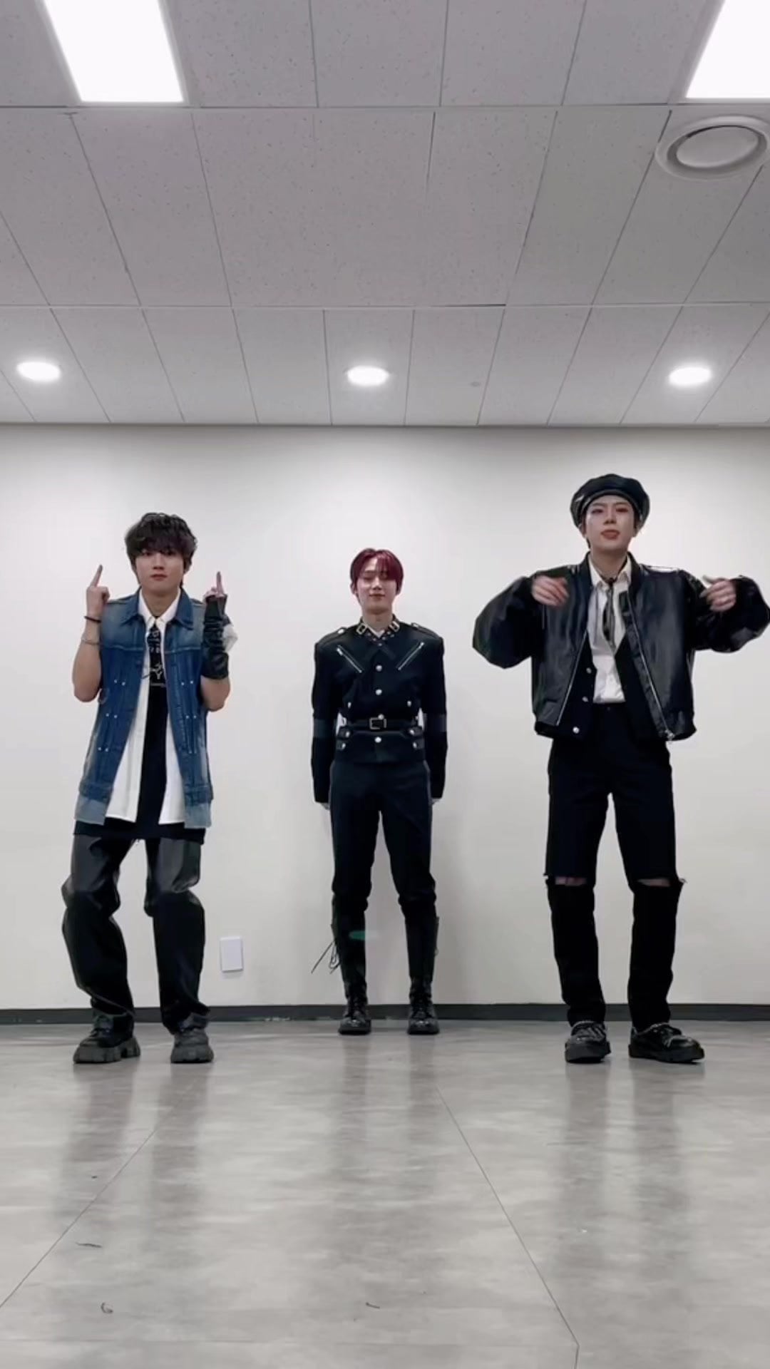 230219 JUST B TikTok: I-LAND/JUST B Geonu & JM (Chu Jimin) w/ ENHYPEN ...