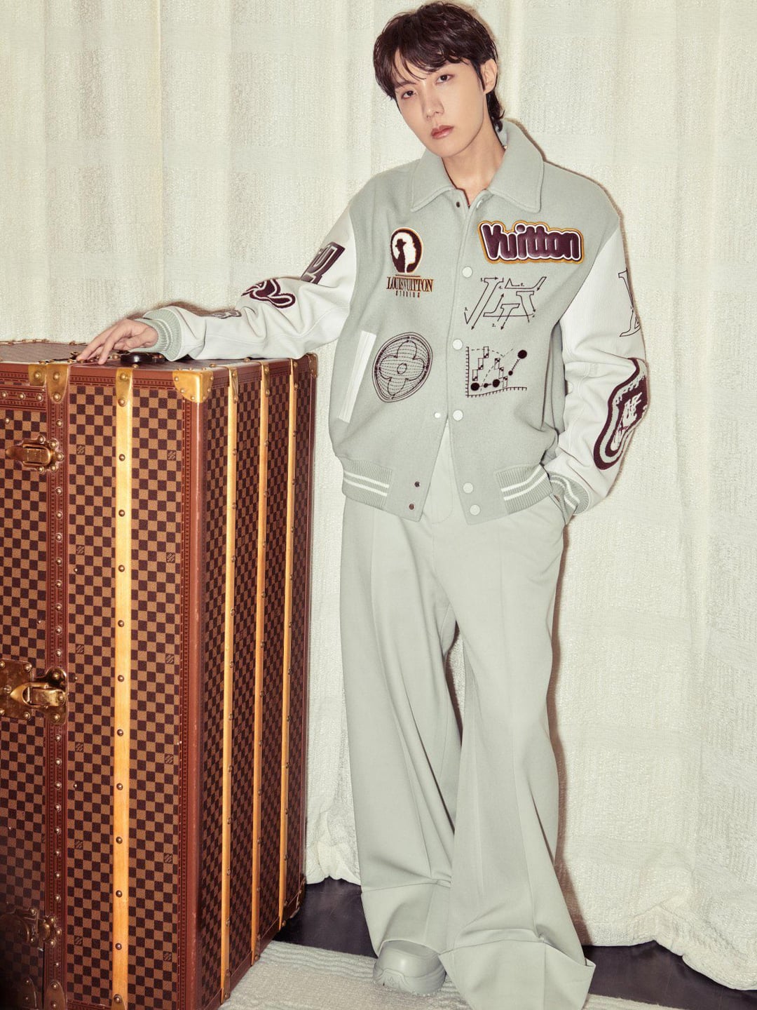 Louis Vuitton KakaoTalk Channel (feat. more pics of Hobi) - 240223 ...