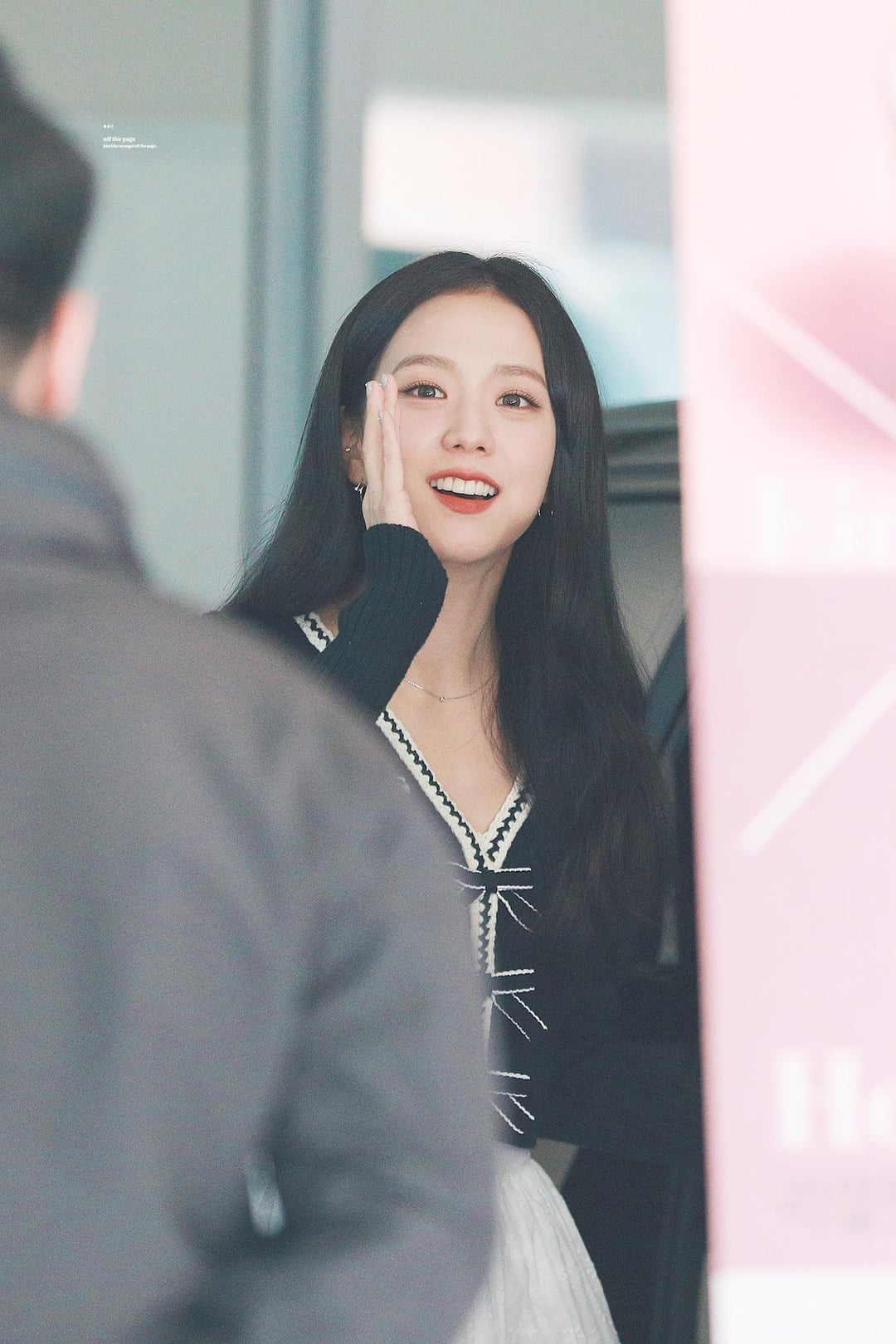 230331 Jisoo today after meeting fans @ Jisoo’s Flower House in Seoul ...