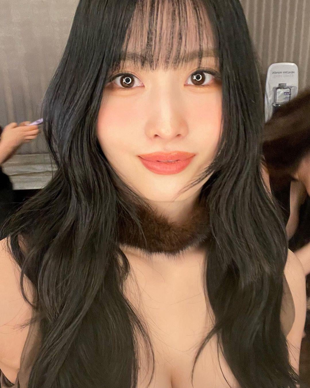 230303 Momo Instagram Update - Momo selcas + Dahyun - PTKOREA