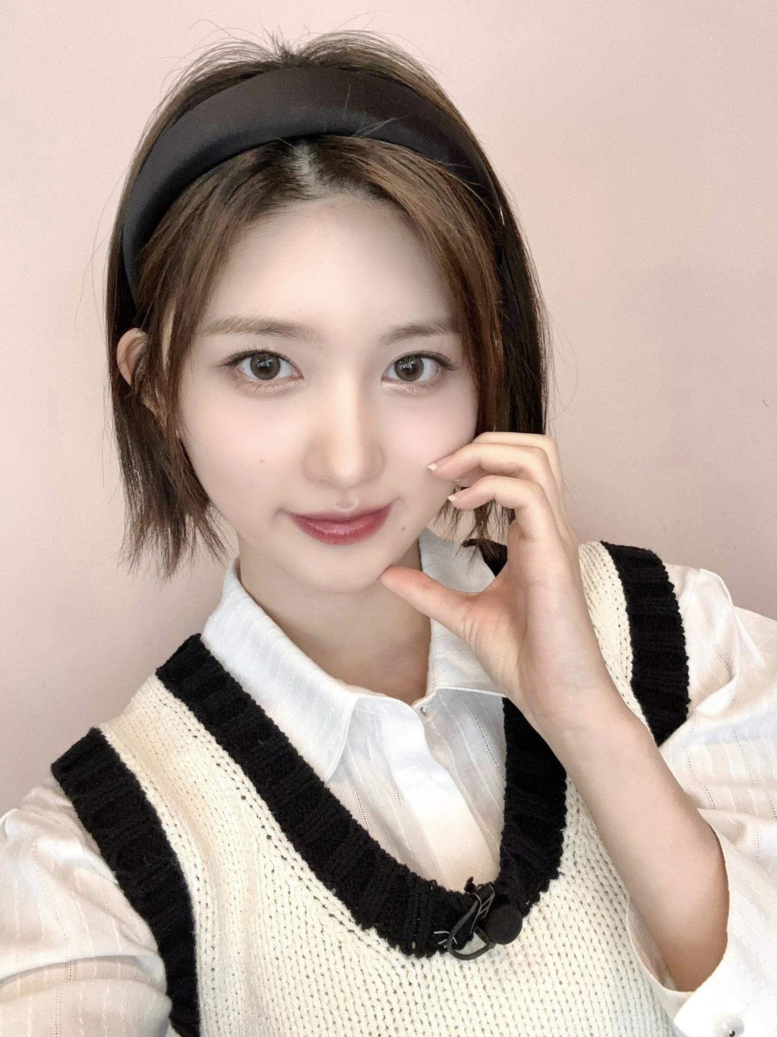 230413 IVE Twitter Update with Gaeul - JTBC Han Moon-chul’s Black Box Review - PTKOREA