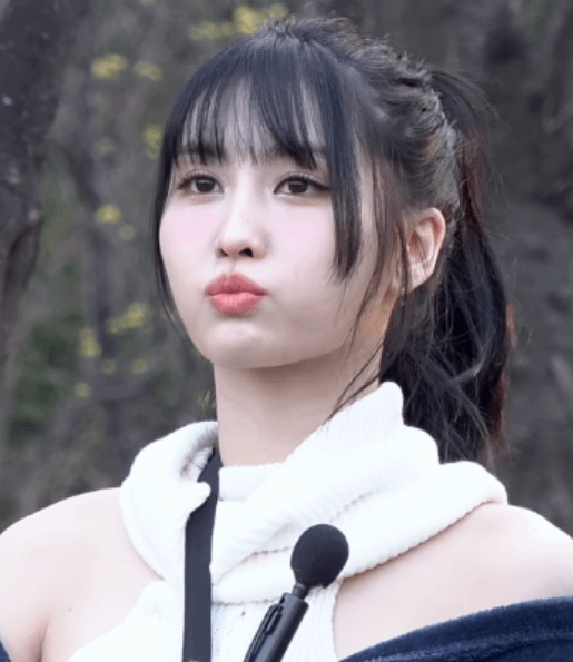 hi guys, does anyone have the original video of momo in this fanmeet ...