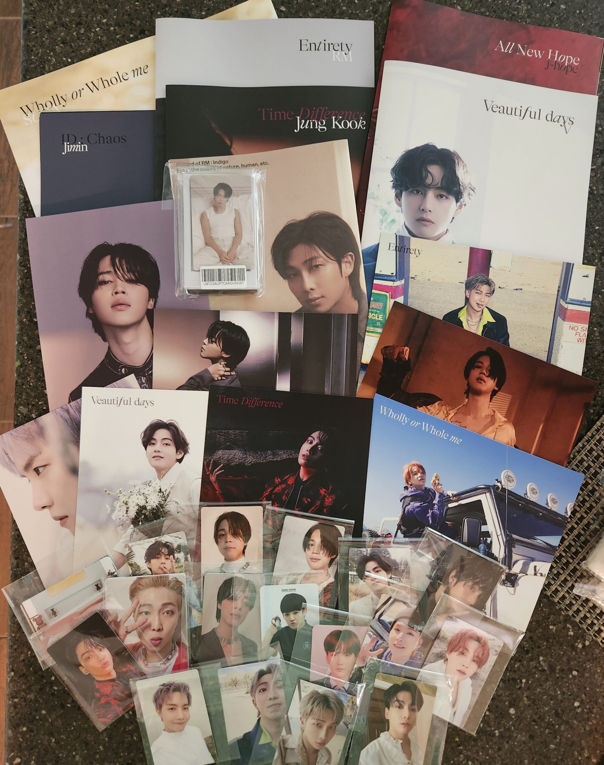 [GIVEAWAY] [WW] Official PCs, posters, postcards, and albums - PTKOREA