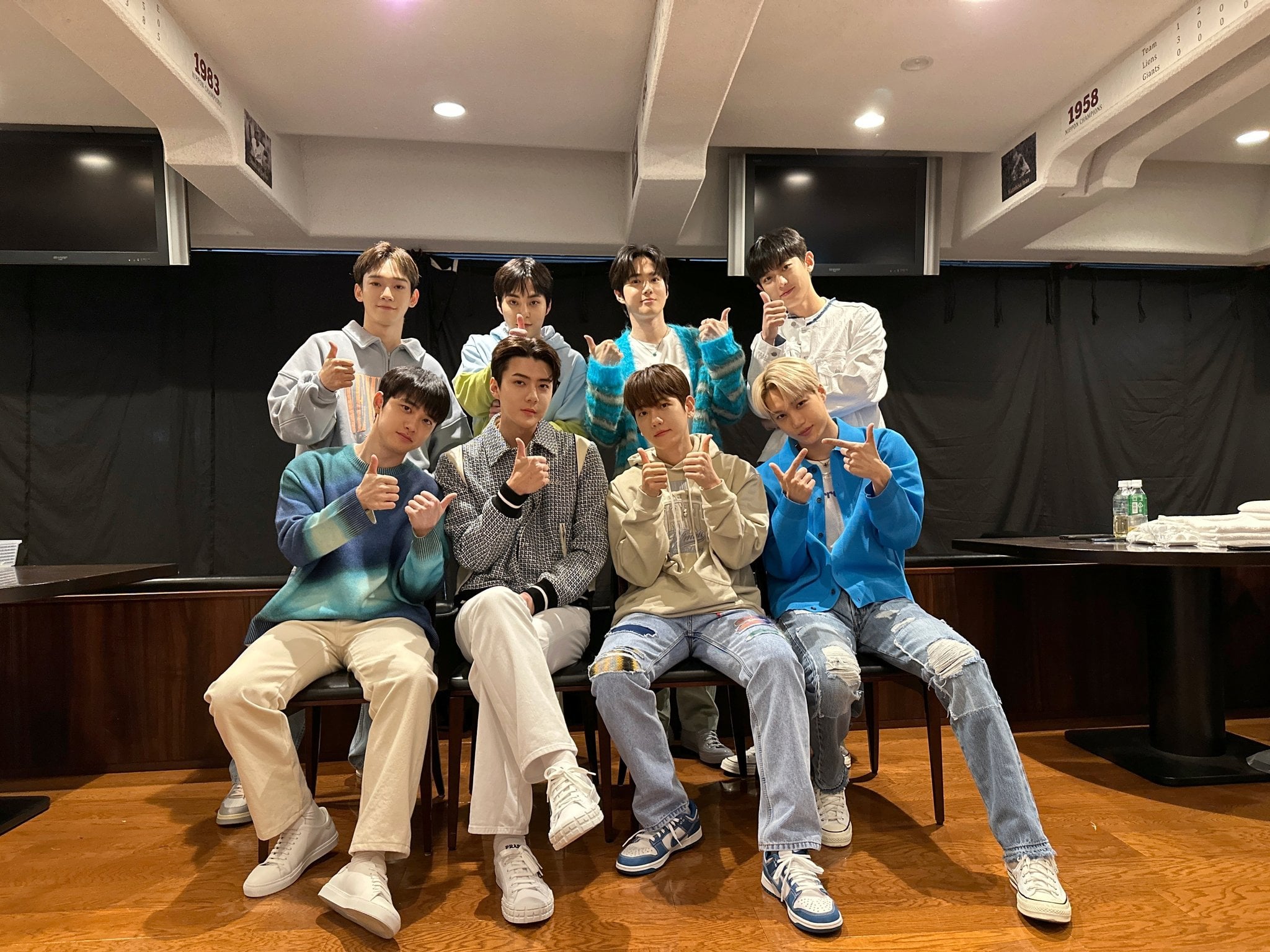 230415 EXO Twitter Update: "🤍👍👍🤍 #엑소 #EXO #weareoneEXO #EXO_CHANNEL ...