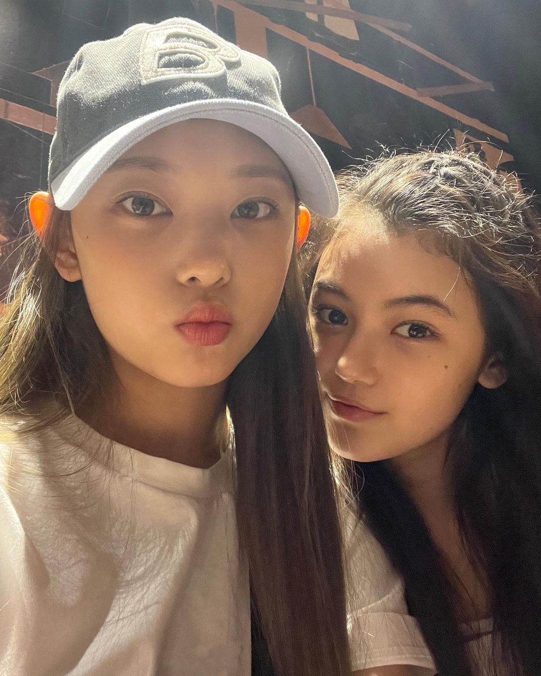 230402 NewJeans Instagram Update with Haerin & Danielle - PTKOREA