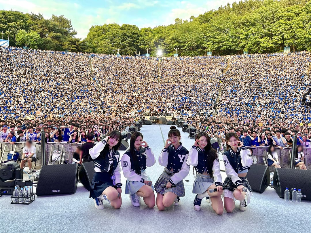 230520 IVE Official Twitter Update - Yonsei University AKARAKA Festival ...