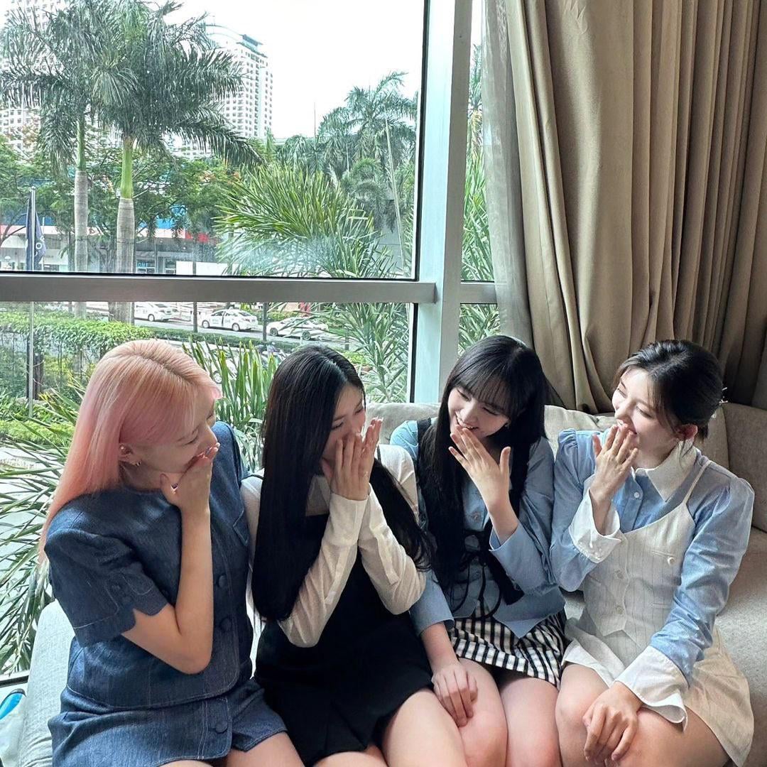 230617 IVE Official Instagram Update with Liz (Feat. Rei, Leeseo & Gaeul) - PTKOREA