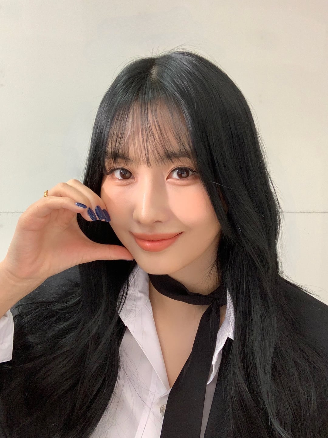 230623 Japan Twitter Update - Momo behind Selcas "What is ONCE's ...