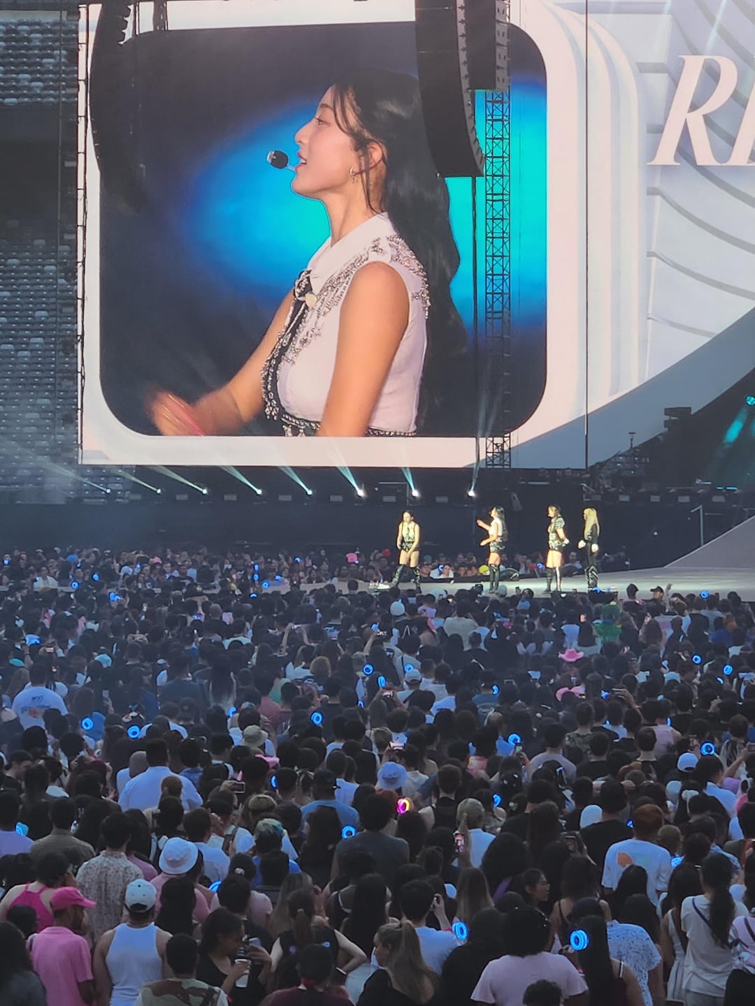 Photos from last night's concert at MetLife - PTKOREA