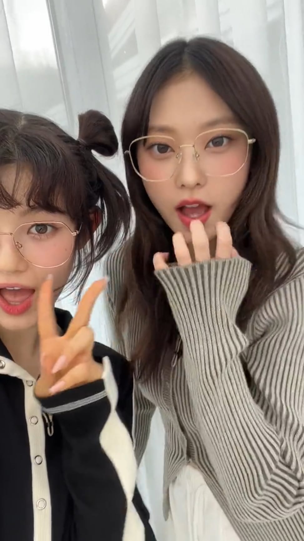 230729 Danielle And Haerin Phoning Video Update Ptkorea