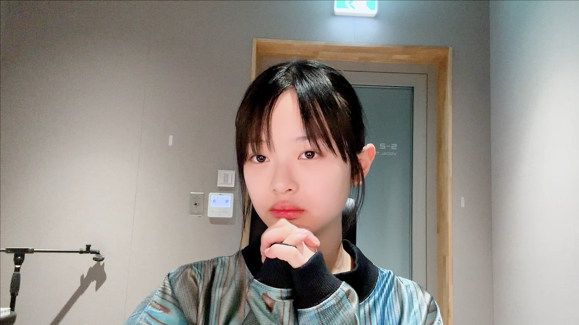 230727 Hanni Stretching Class - PTKOREA