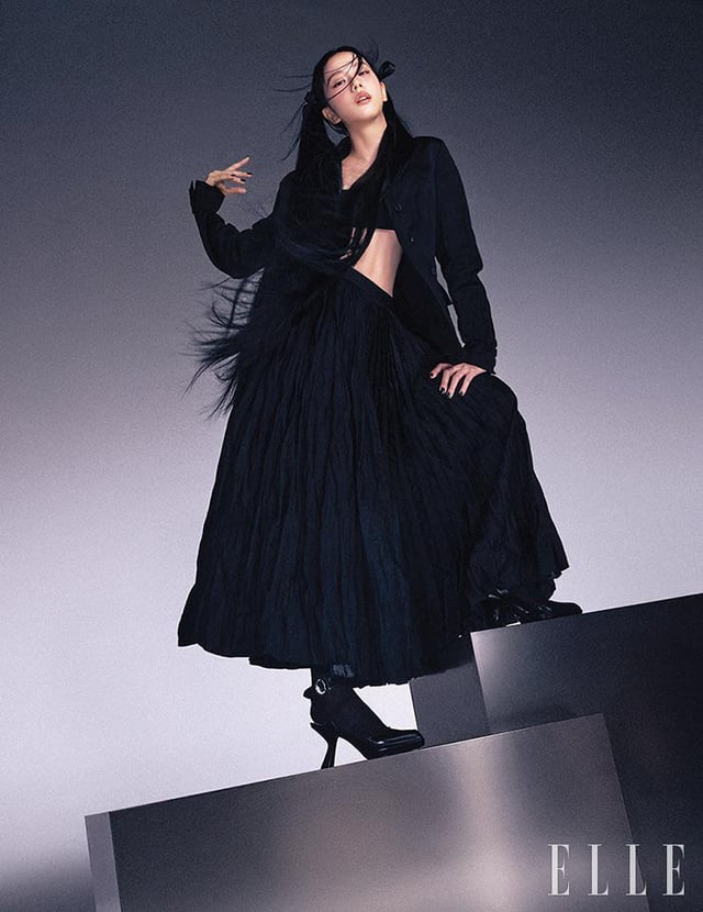 BLACKPINK Jisoo - ELLE Korea x Dior (August 2023 Issue Pictorial Preview) - PTKOREA