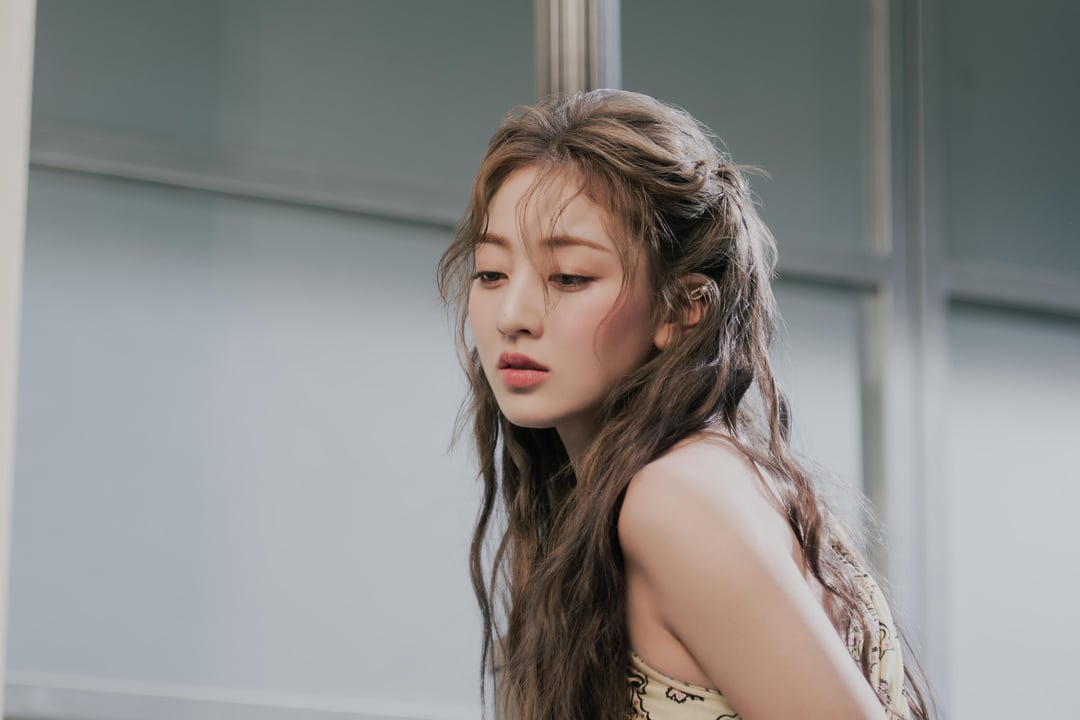 230823 JIHYO POST ‘ZONE’ Behind the Scenes: Jacket Shooting pt. 1 - PTKOREA