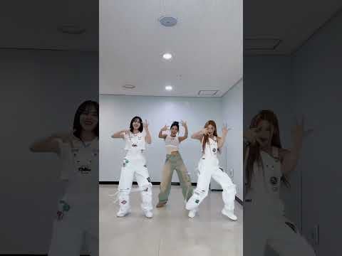 ITZY Yeji & Ryujin (with TWICE Jihyo) - CAKE (Dance Challenge) (230827) - PTKOREA