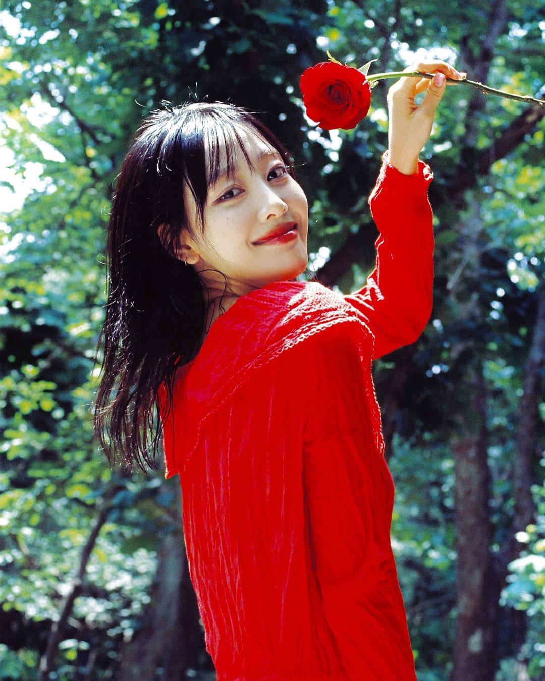 Yves (LOONA) - Yves x Mugunghwa Sonyeo (Collaborative Photoshoot Images ...