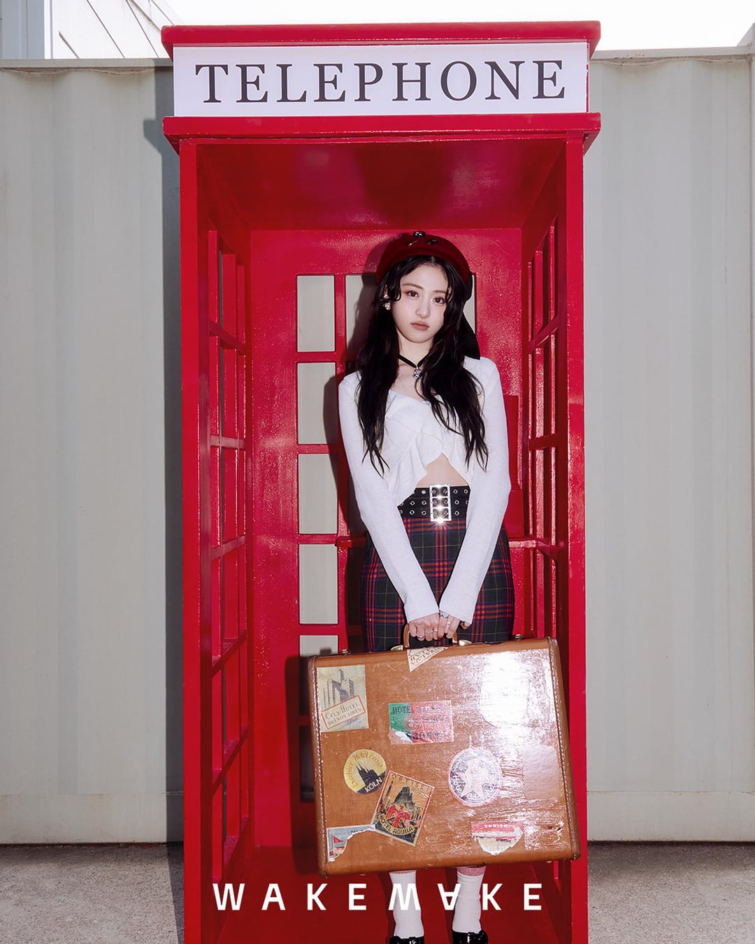 230902 WAKEMAKE Instagram Update with Huh Yunjin - PTKOREA