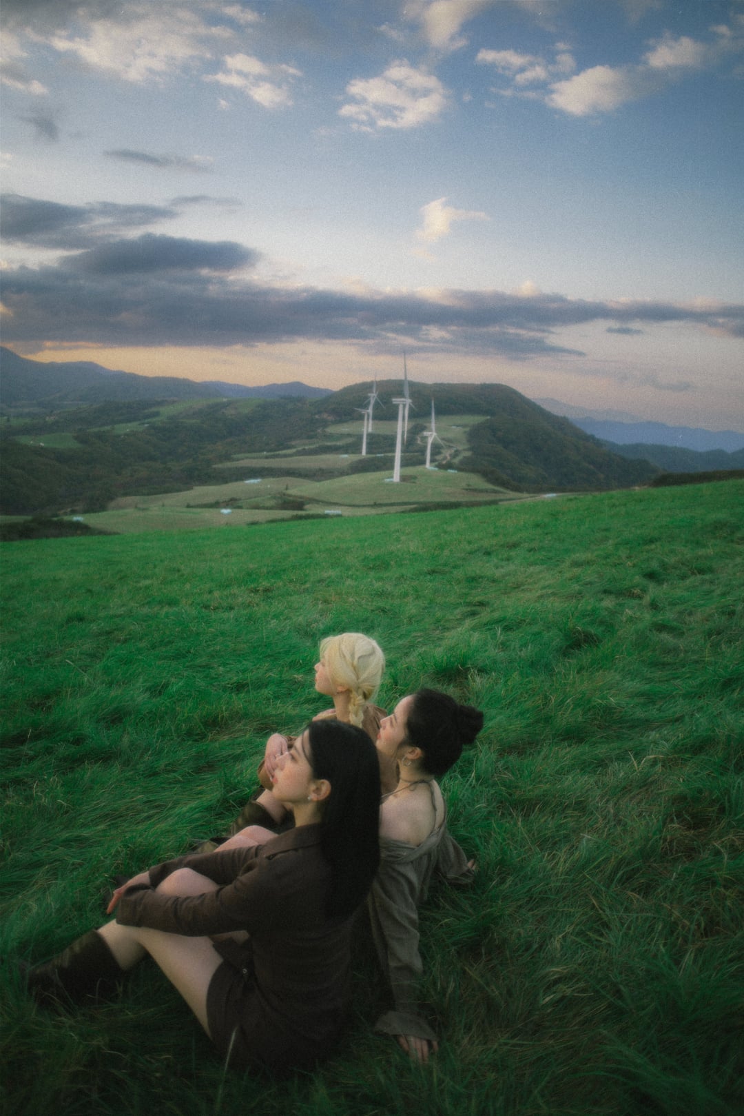 3YE - Digital Single 'LOCO' (Comeback Teaser Images) - PTKOREA