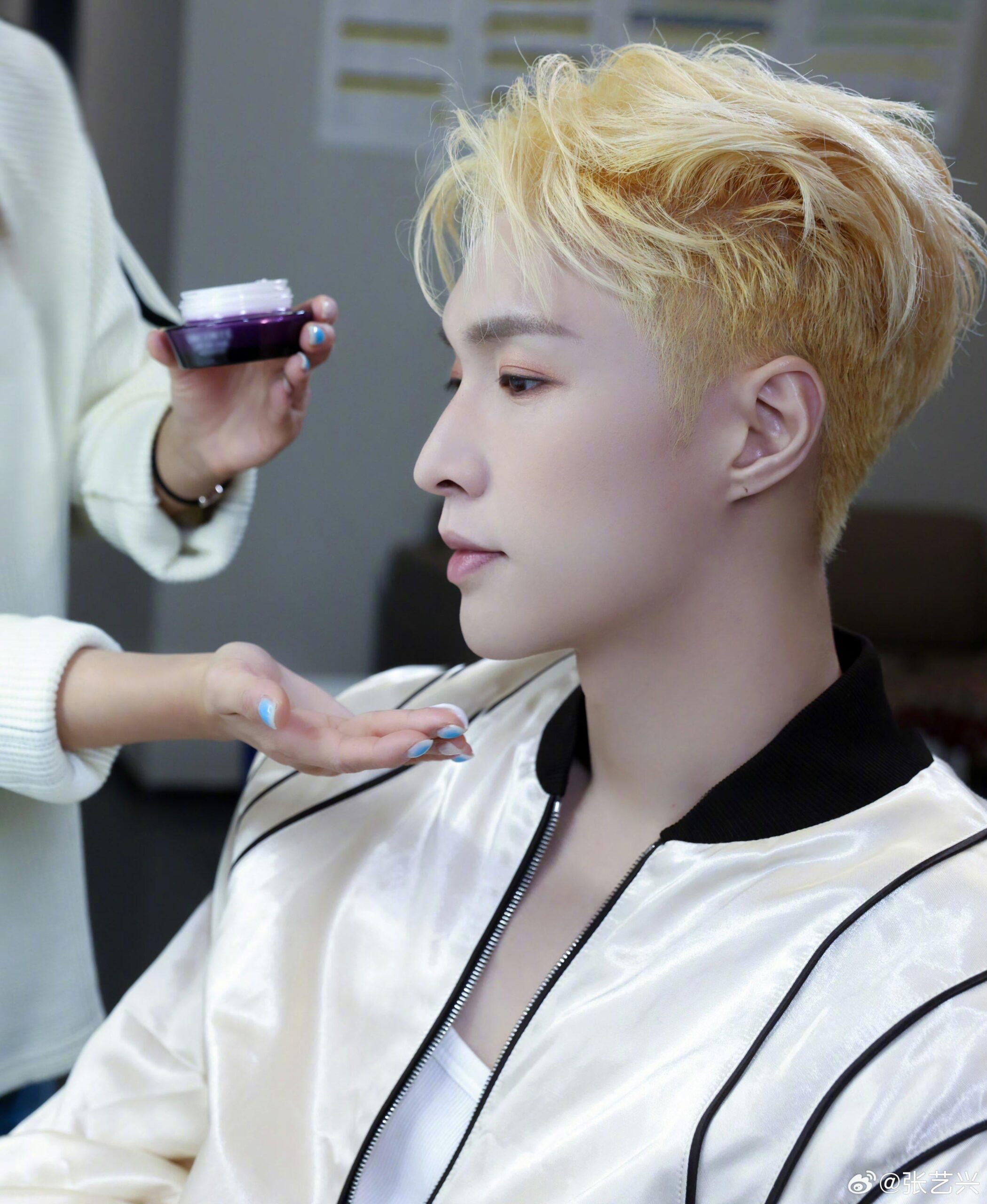 231208 Lay Weibo Update: “See you as soon as possible” - PTKOREA