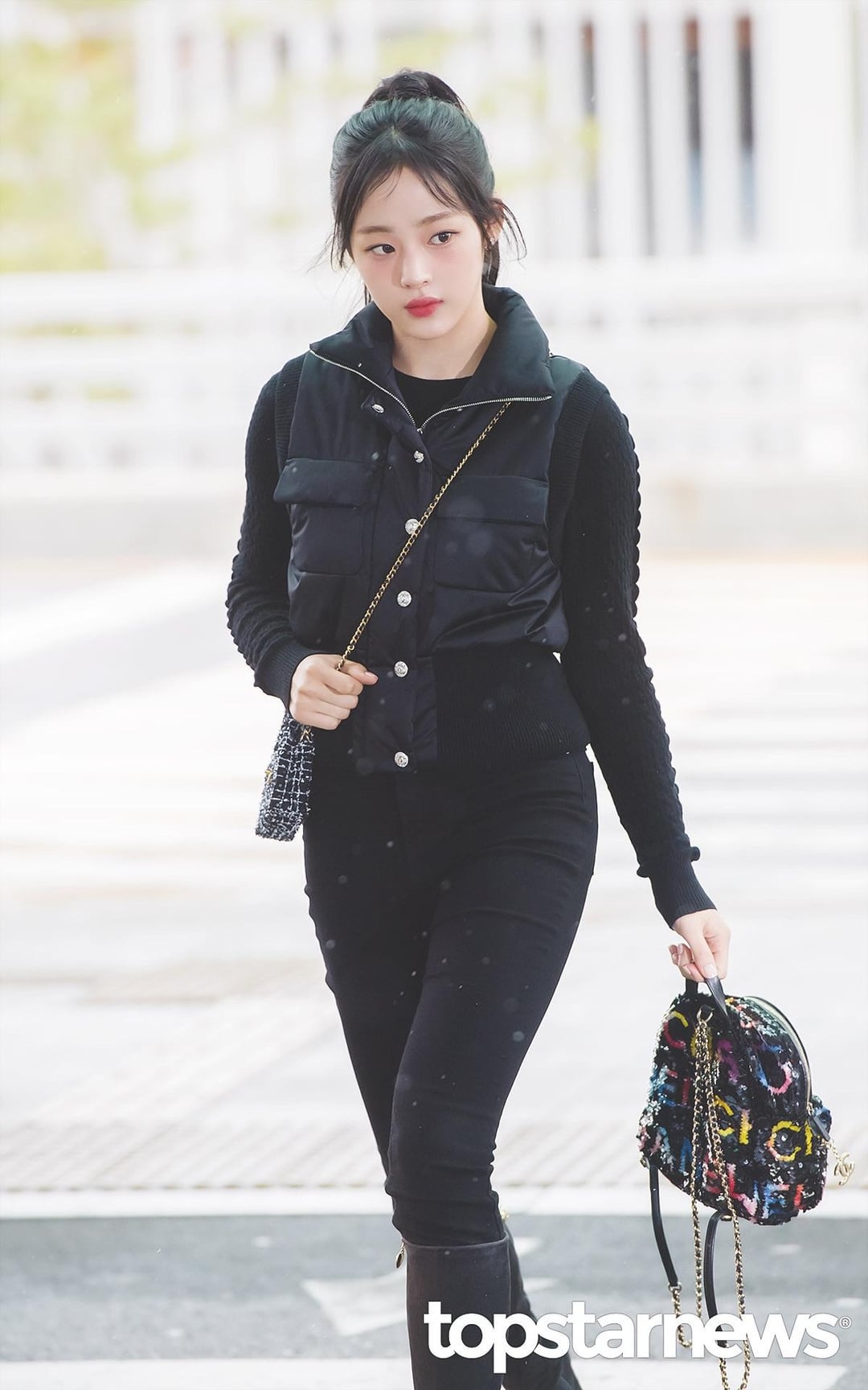 240121 Minji - Departure to France for the Paris Fashion Week 2024 ...