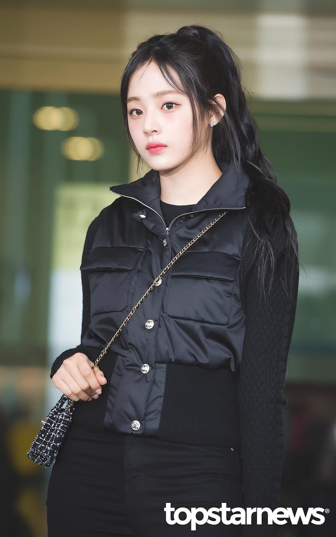 240121 Minji - Departure to France for the Paris Fashion Week 2024 ...