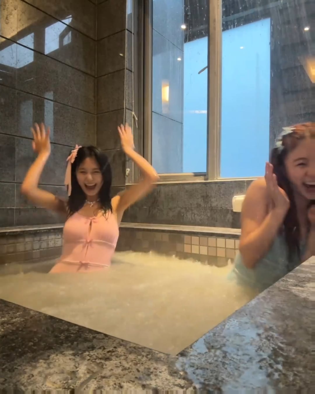 240122 Tzuyu with Elkie - PTKOREA