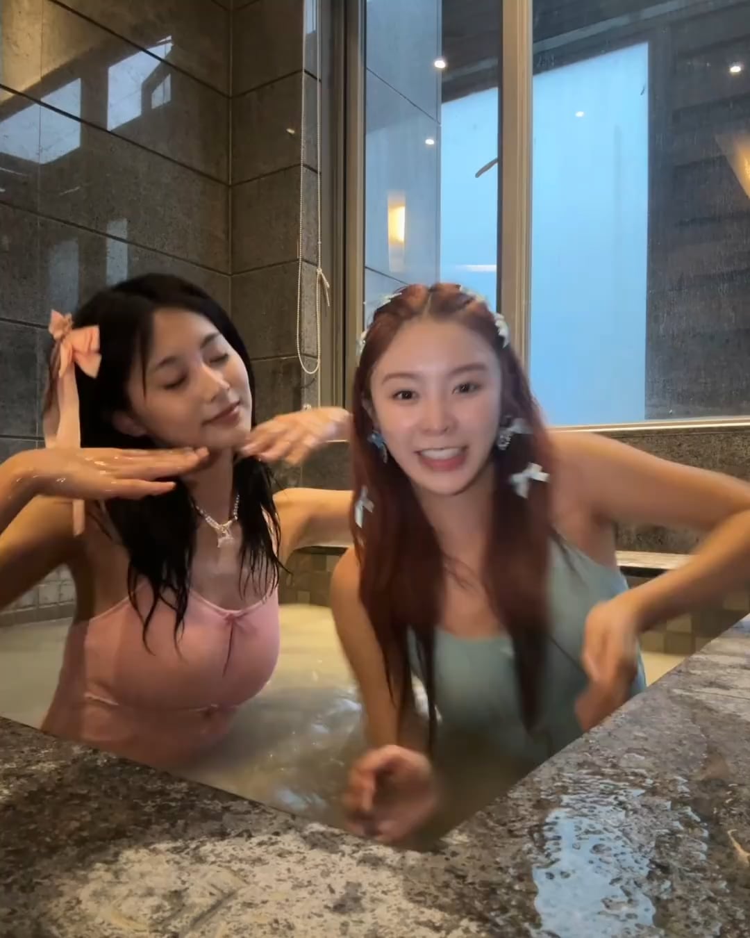 Tzuyu & Elkie - PTKOREA