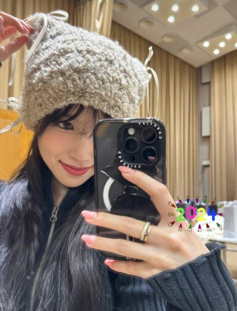240101 Twice's Mina also wearing a hat handmade by Sakura on her IG ...