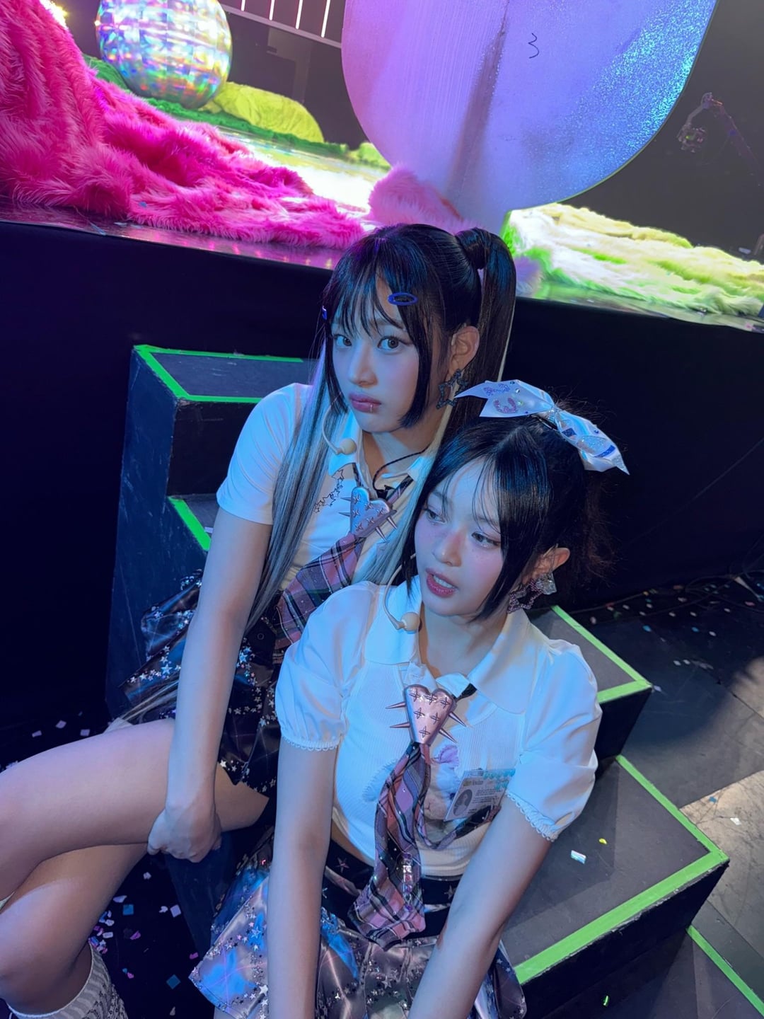 240103 NewJeans Phoning Photo Update with Minji & Hanni - PTKOREA