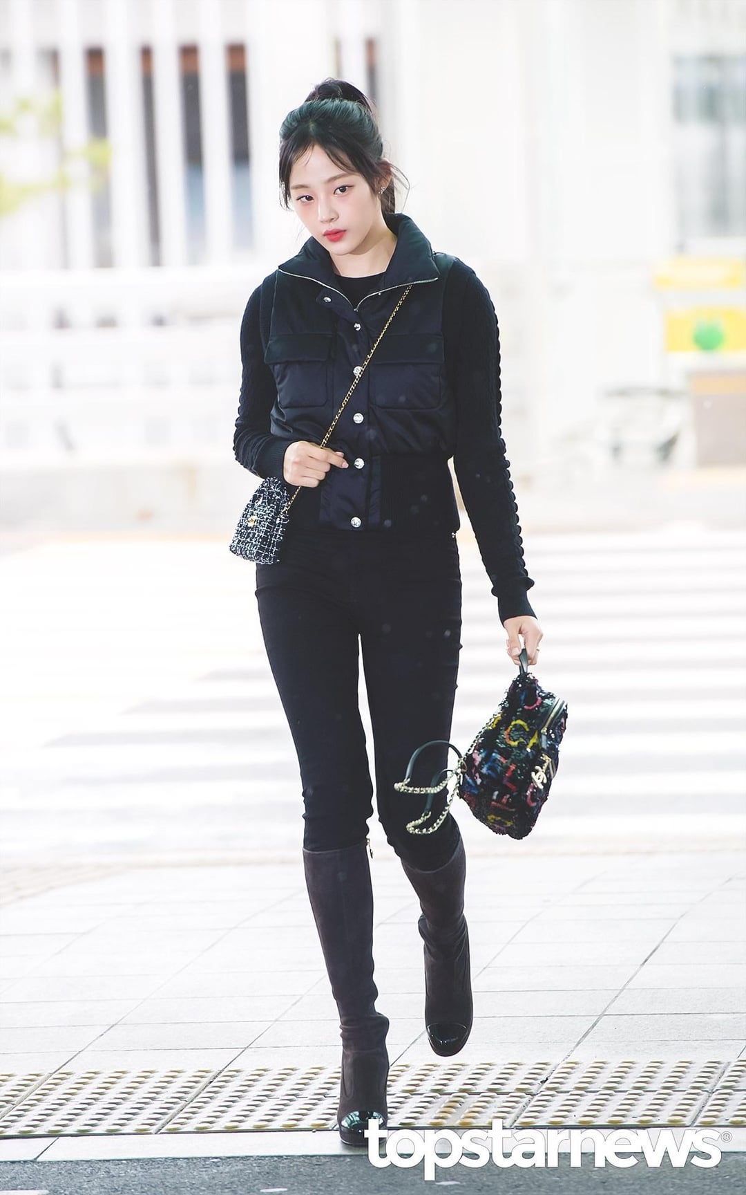 240121 Minji - Departure to France for the Paris Fashion Week 2024 ...