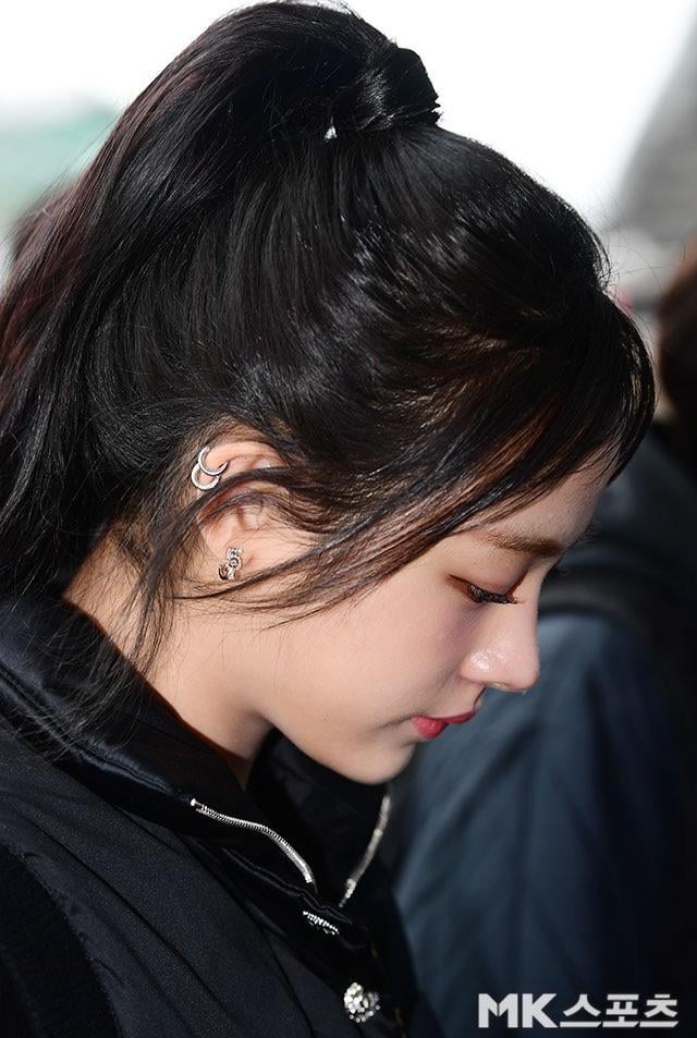 240121 Minji - Departure to France for the Paris Fashion Week 2024 ...