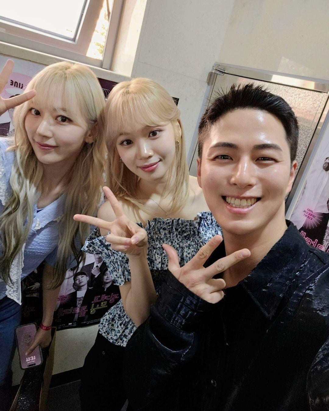 240324 dj38sun Instagram Update with Miyawaki Sakura & Kim Chaewon - PTKOREA