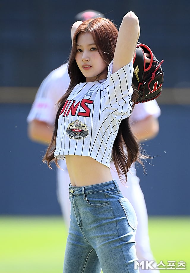 240427 MK Sports Site Update - TWICE's Sana showed off a lovely first ...