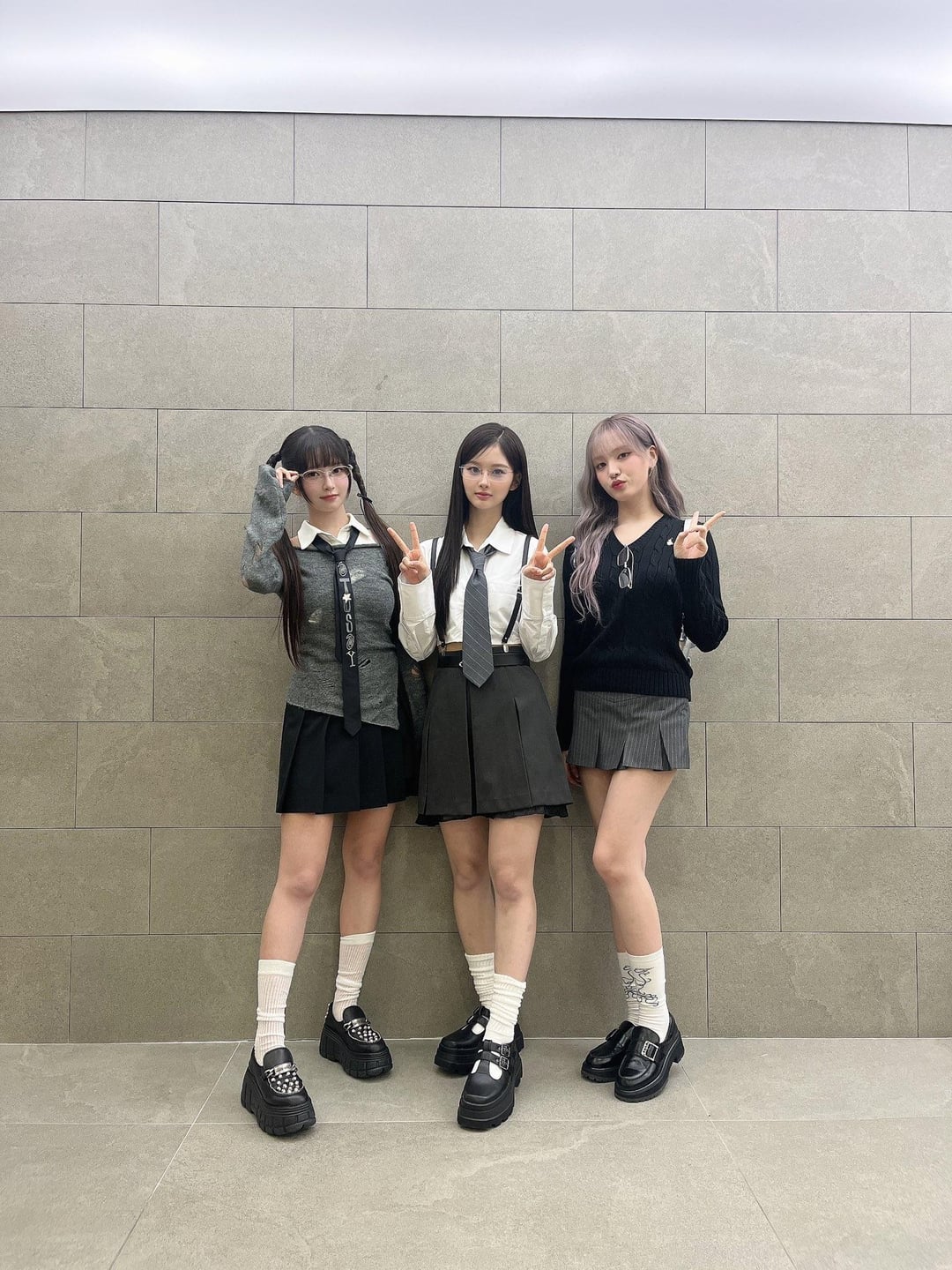 240512 MBC Show! Music Core Twitter Update with MC Sullyoon (feat. IVE Rei & Liz) - PTKOREA