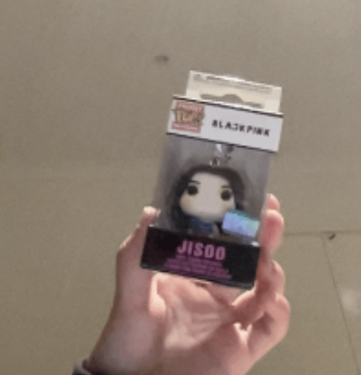 240505 Jisoo Vinyl Figurine Keychain! - PTKOREA